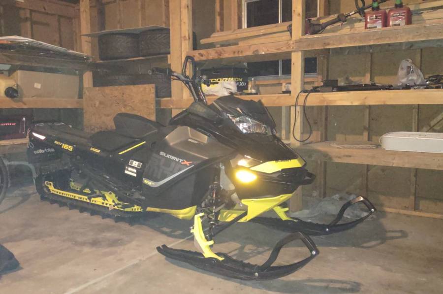 2017 SKIDOO SUMMIT X850 E-TEC