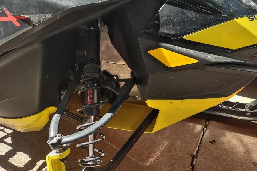 2017 SKIDOO SUMMIT X850 E-TEC